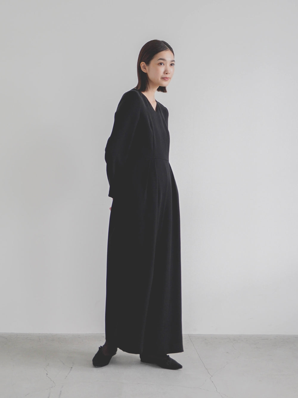 kaene公式オンラインストア カーブネックオールインワン / 100900 ブラックフォーマル喪服